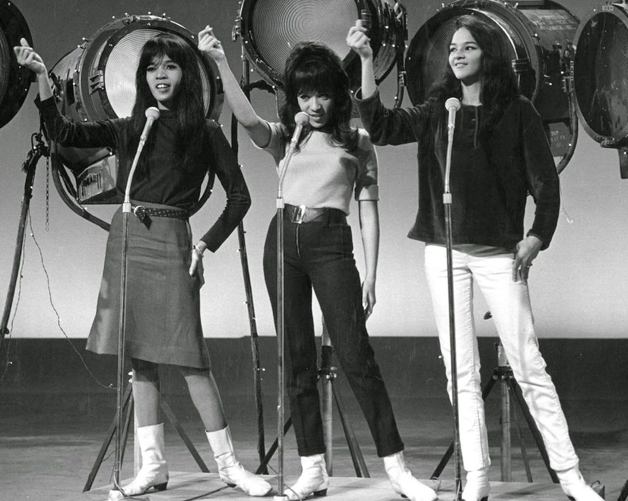 The Ronettes – So Young – Oldies but Goodies
