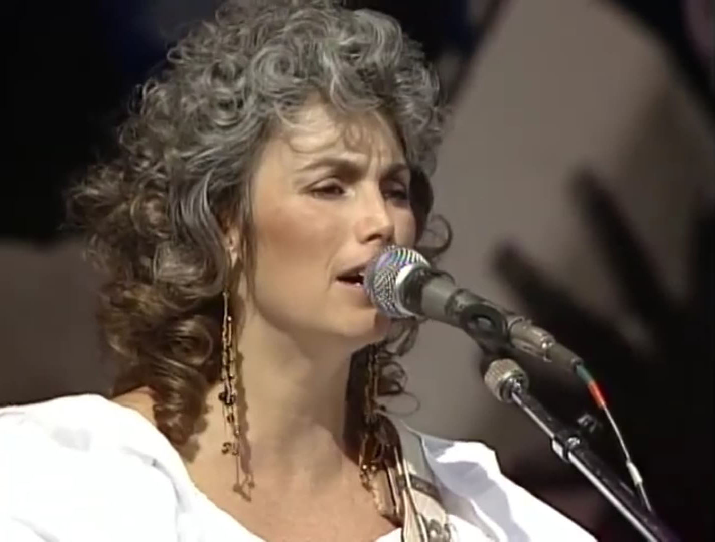 Emmylou Harris – If I Be Lifted Up (Live At Farm Aid 1987) – Oldies but ...