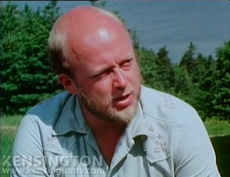 Stan Rogers sings “Make and Break Harbour” in One Warm Line documentary ...